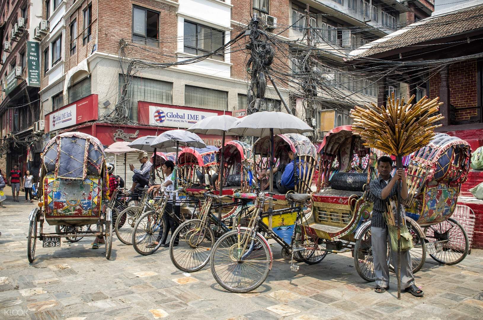 Rickshaw Ride in the Old Lanes of Durbar Square • Andaré